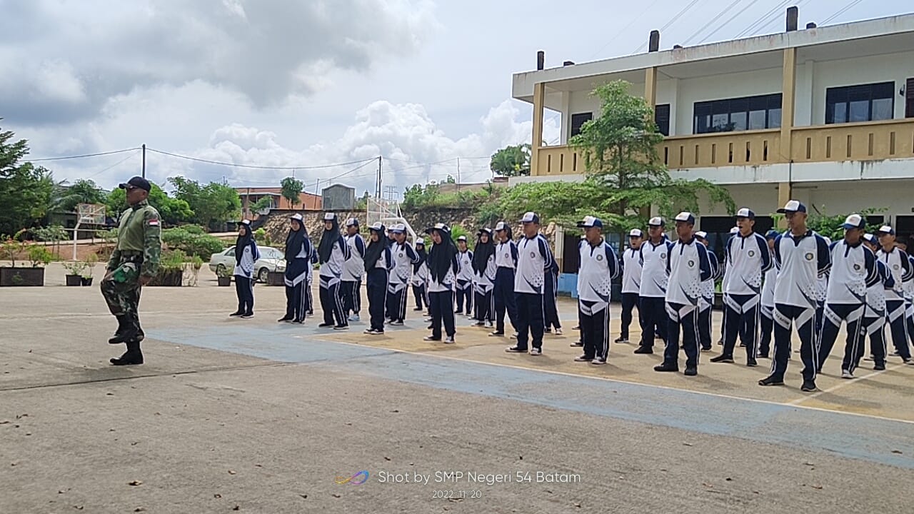 Latihan Dasar Kepemimpinan Siswa OSIS SMP Negeri 54 Batam | SMP NEGERI ...